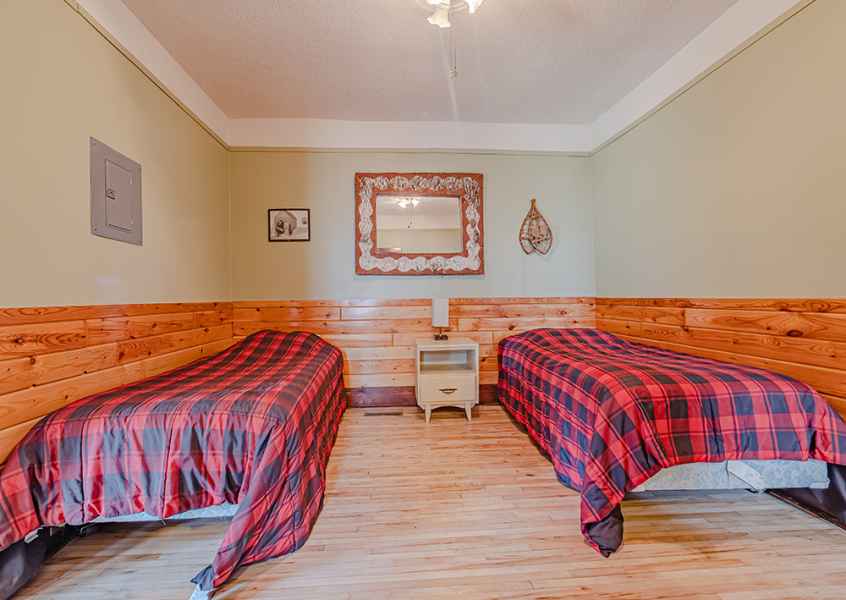 Cabin | Wolf Den