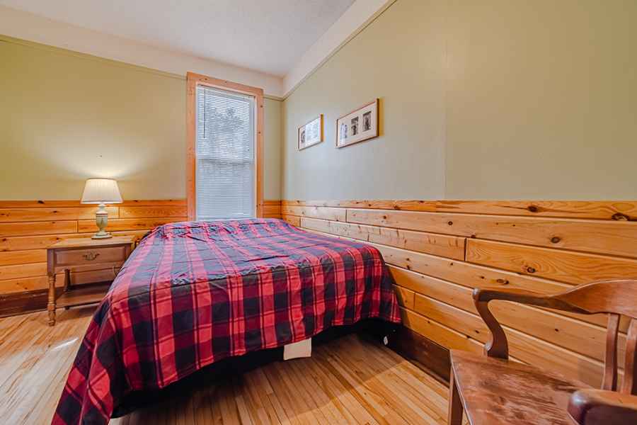 Cabin | Wolf Den