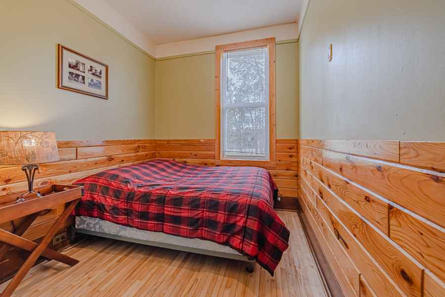 Cabin | Wolf Den