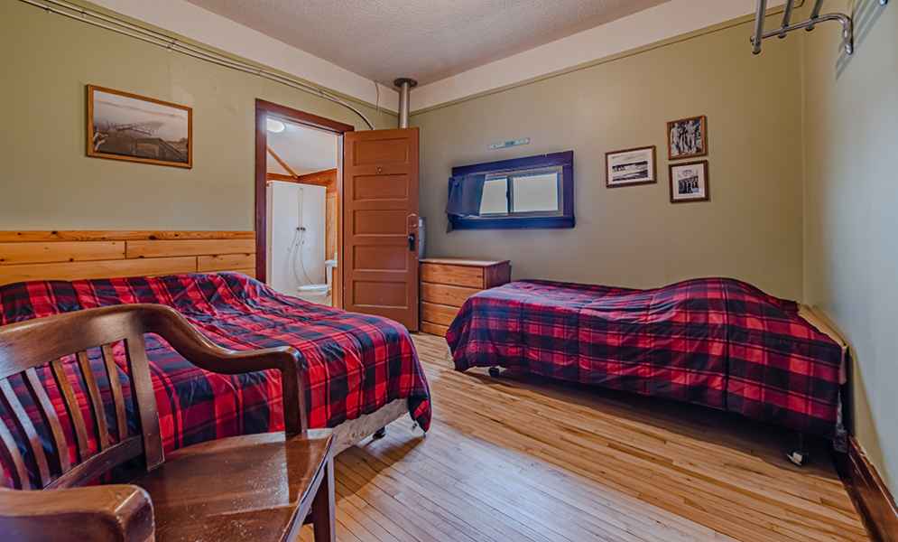 Cabin | Wolf Den